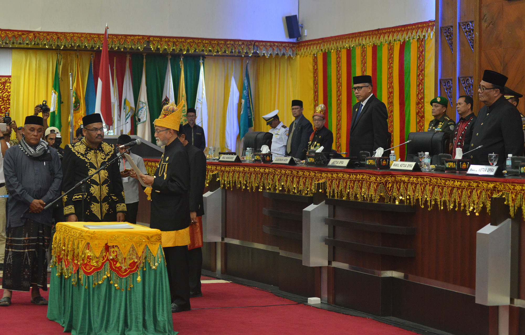 [Video] Tgk. Malik Mahmud kembali di kukuhkan menjadi Wali Nanggroe ...