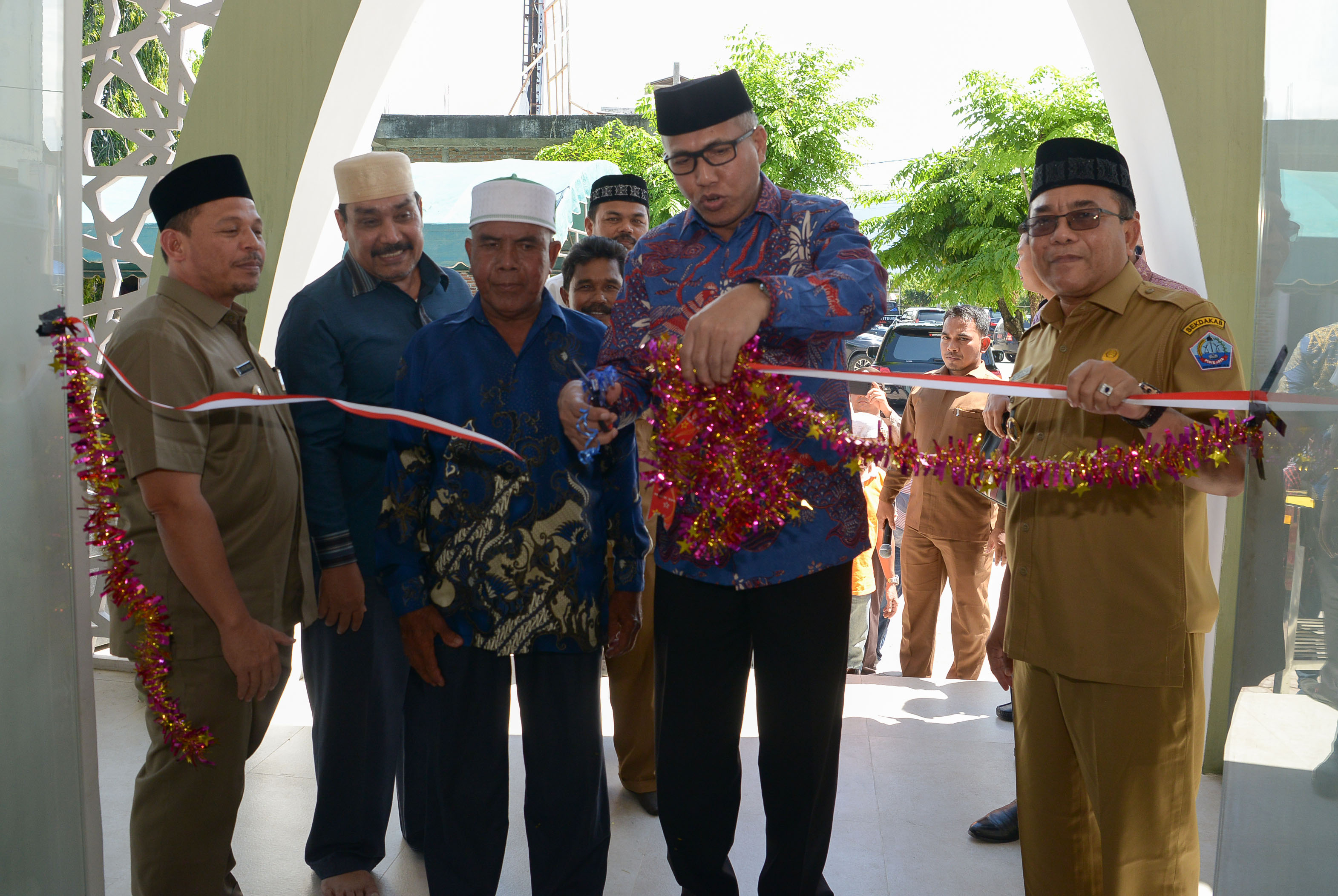 Plt Gubernur Resmikan Meunasah Muko Kuthang - BIRO ADMINISTRASI ...