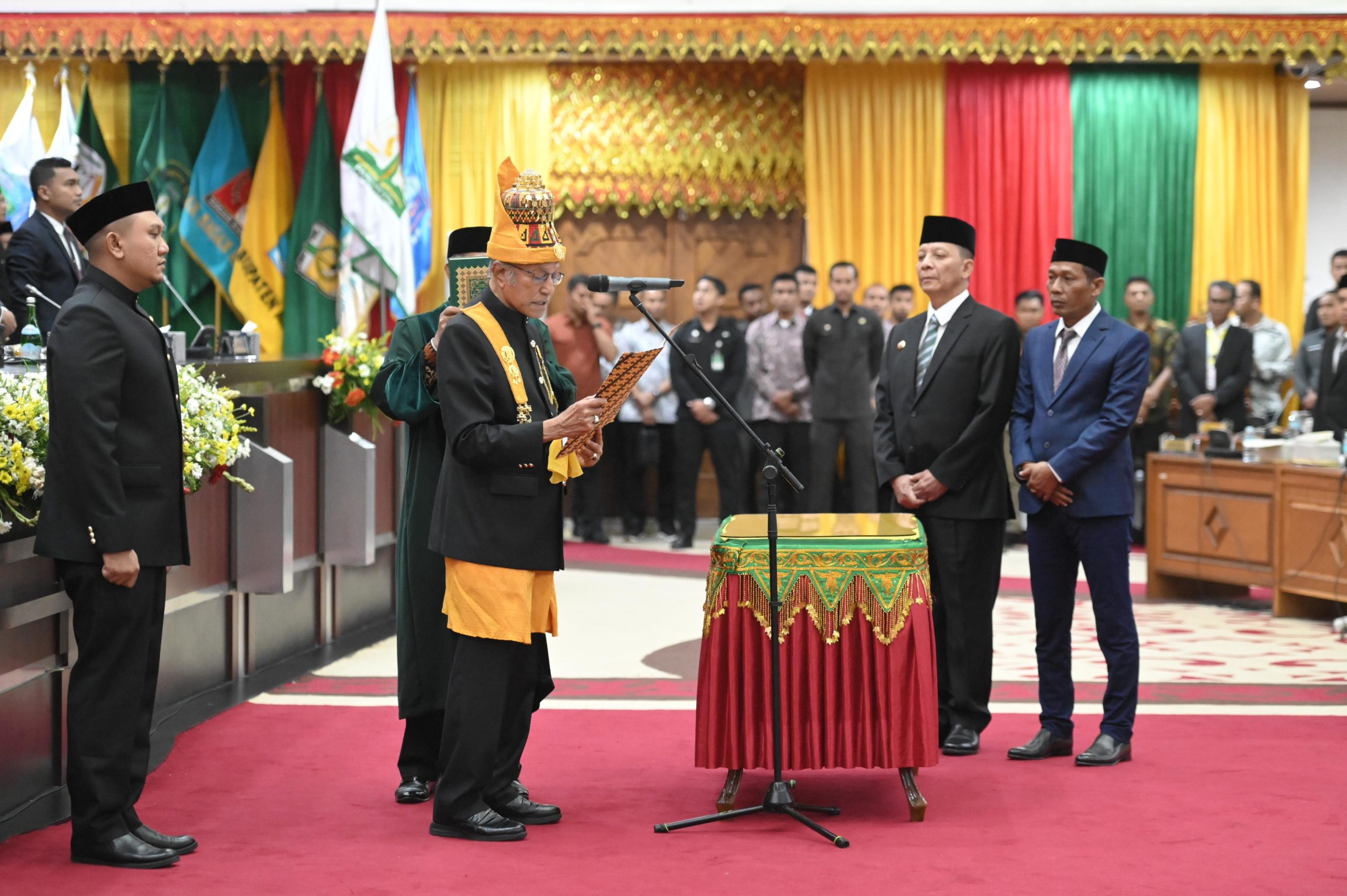 Penjabat Gubernur Saksikan Pengukuhan Kembali Malik Mahmud Sebagai Wali ...